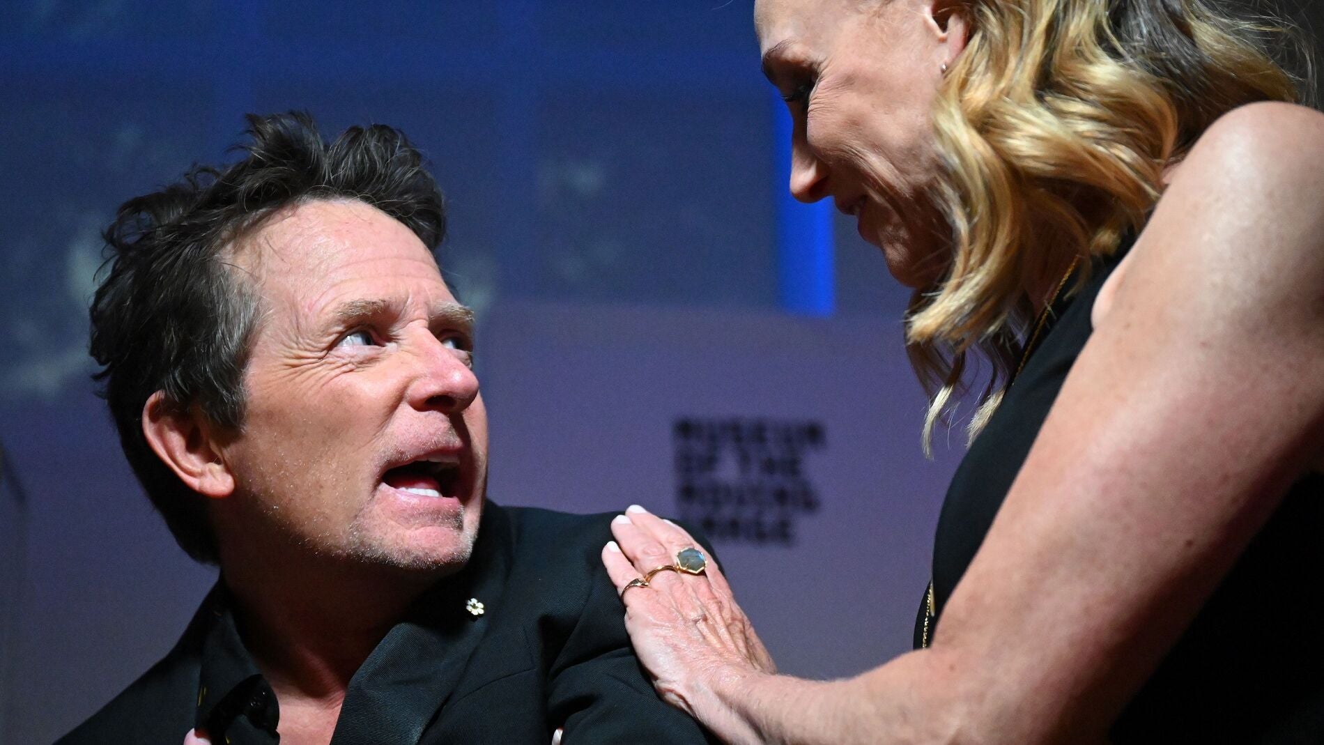 La aparatosa caída de Michael J. Fox en un evento de 'Regreso al futuro ...