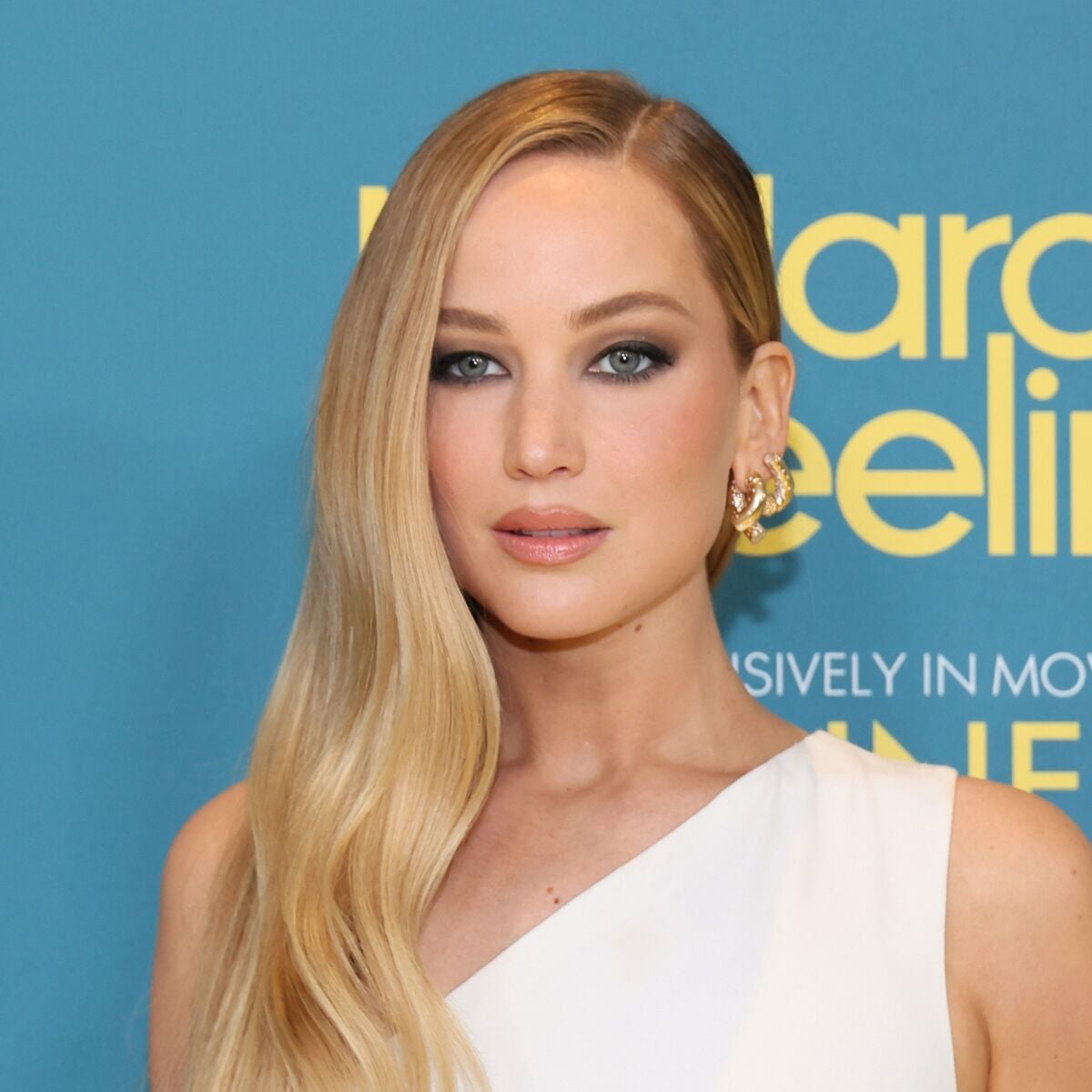 Jennifer Lawrence Vestido Blanco Y Negro Cinco Ciudades, Seis Looks De