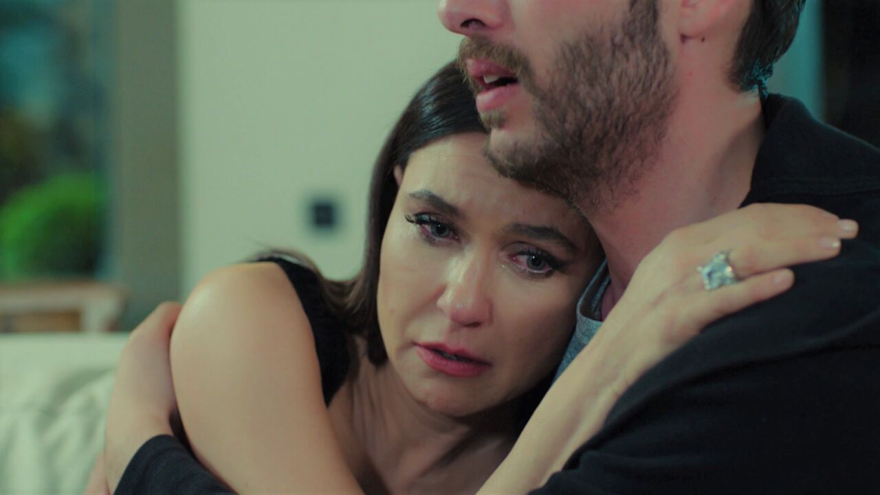 Ender revive lo duro que fue dar a su hijo en adopción y Caner promete ayudarle a encontrarlo