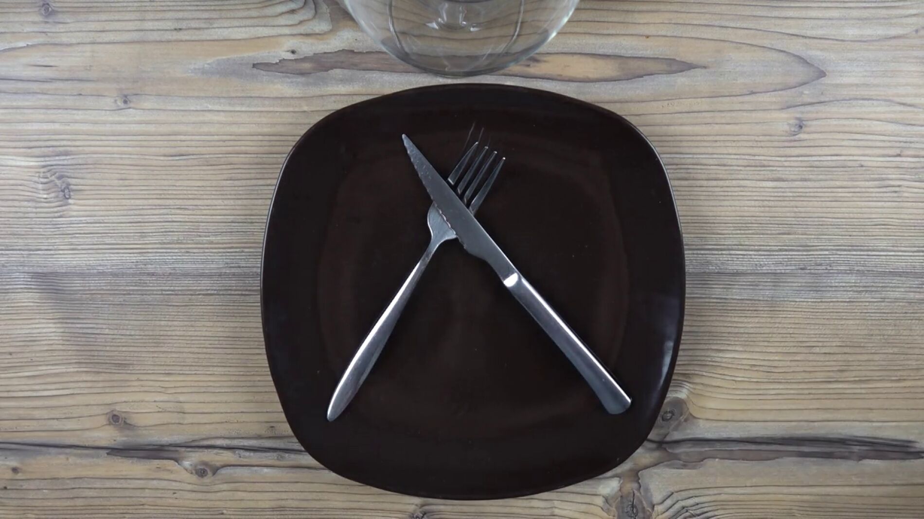 ¿Sabes que dependiendo de cómo coloques los cubiertos sobre el plato ...