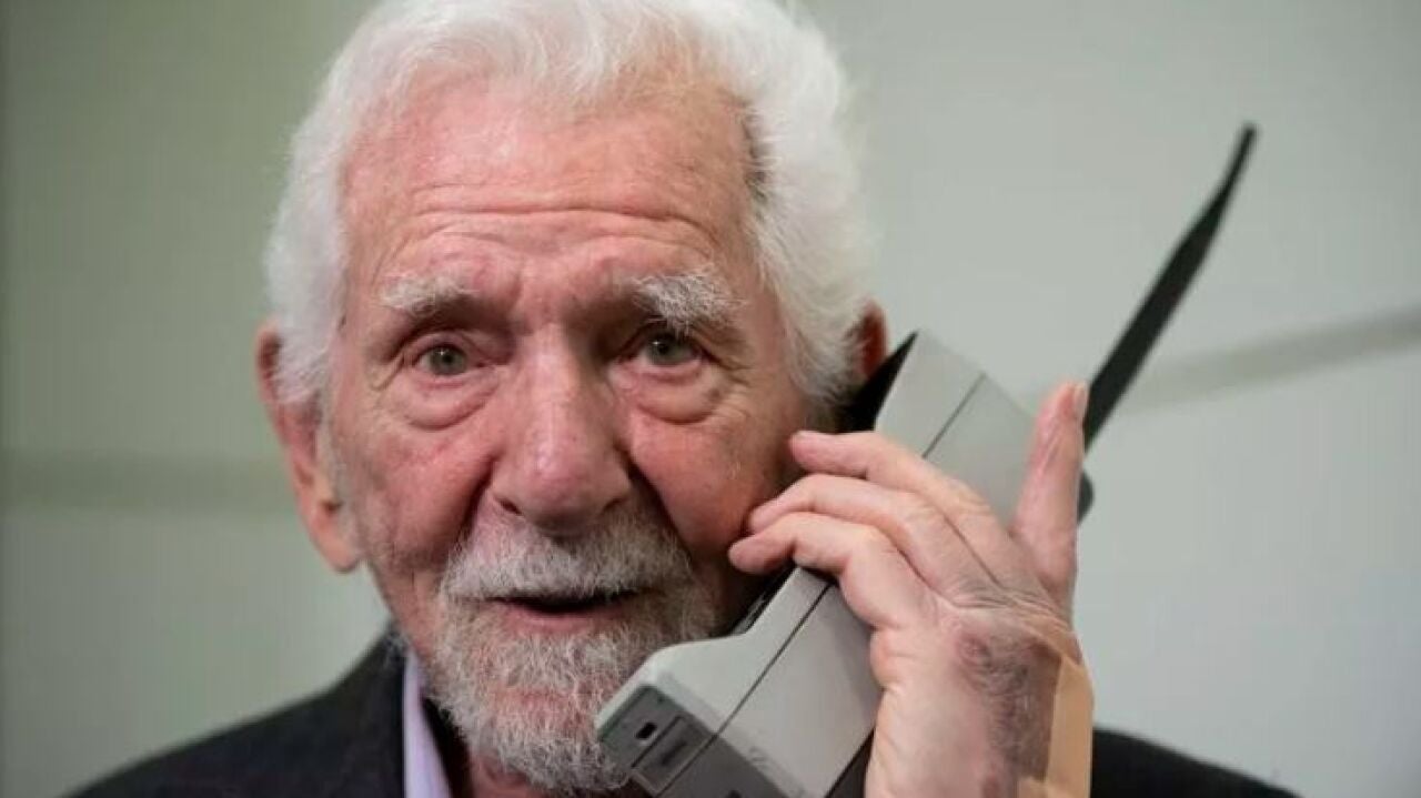 Un siglo del teléfono: del invento de Graham Bell al iPhone