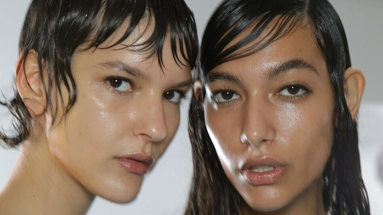 Wet look o pelo efecto mojado: Cómo conseguir paso a paso el peinado ...