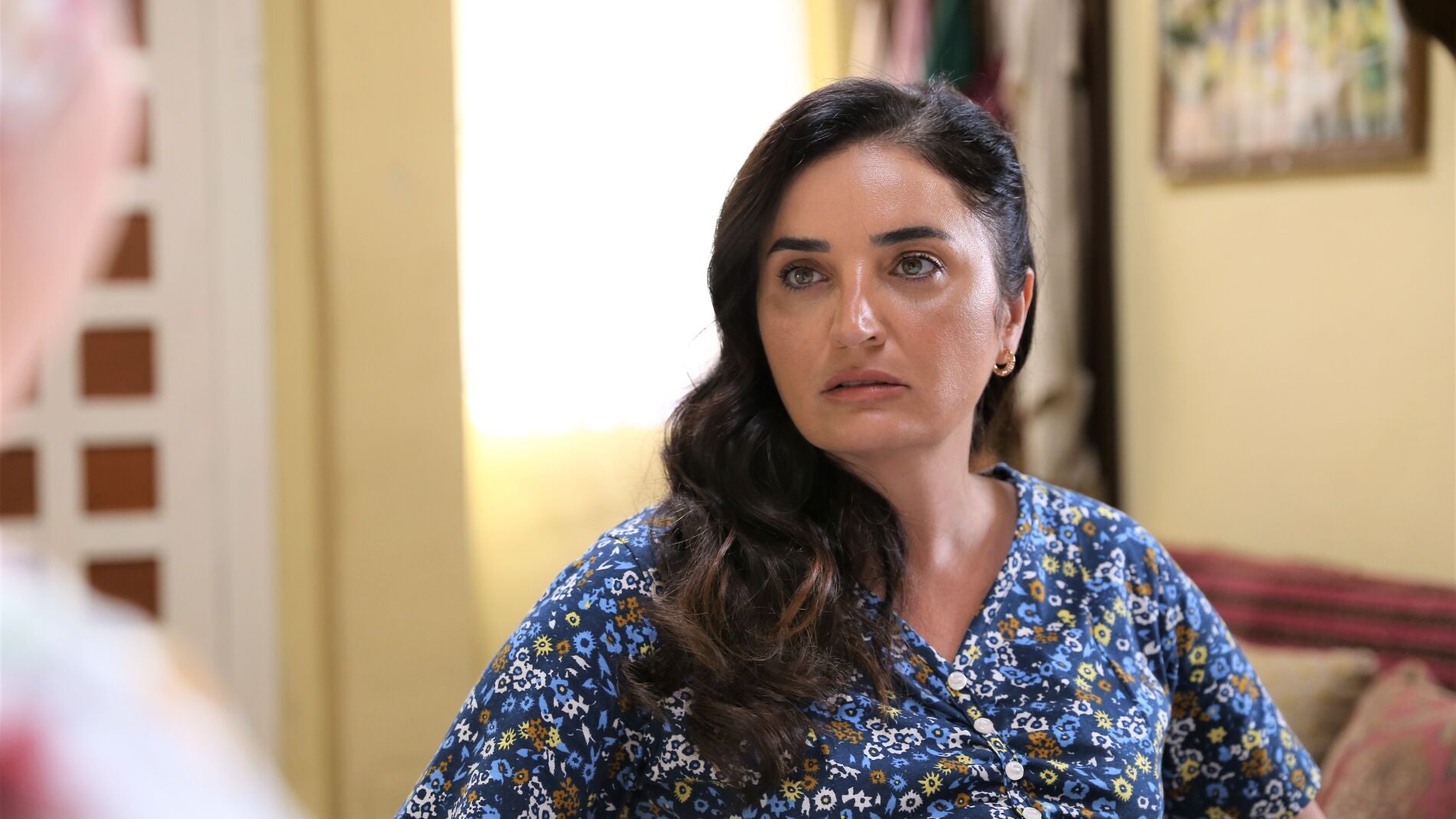 Fadik Sevin Atasoy, Sengül en ‘Hermanos’, aprende español mientras ...