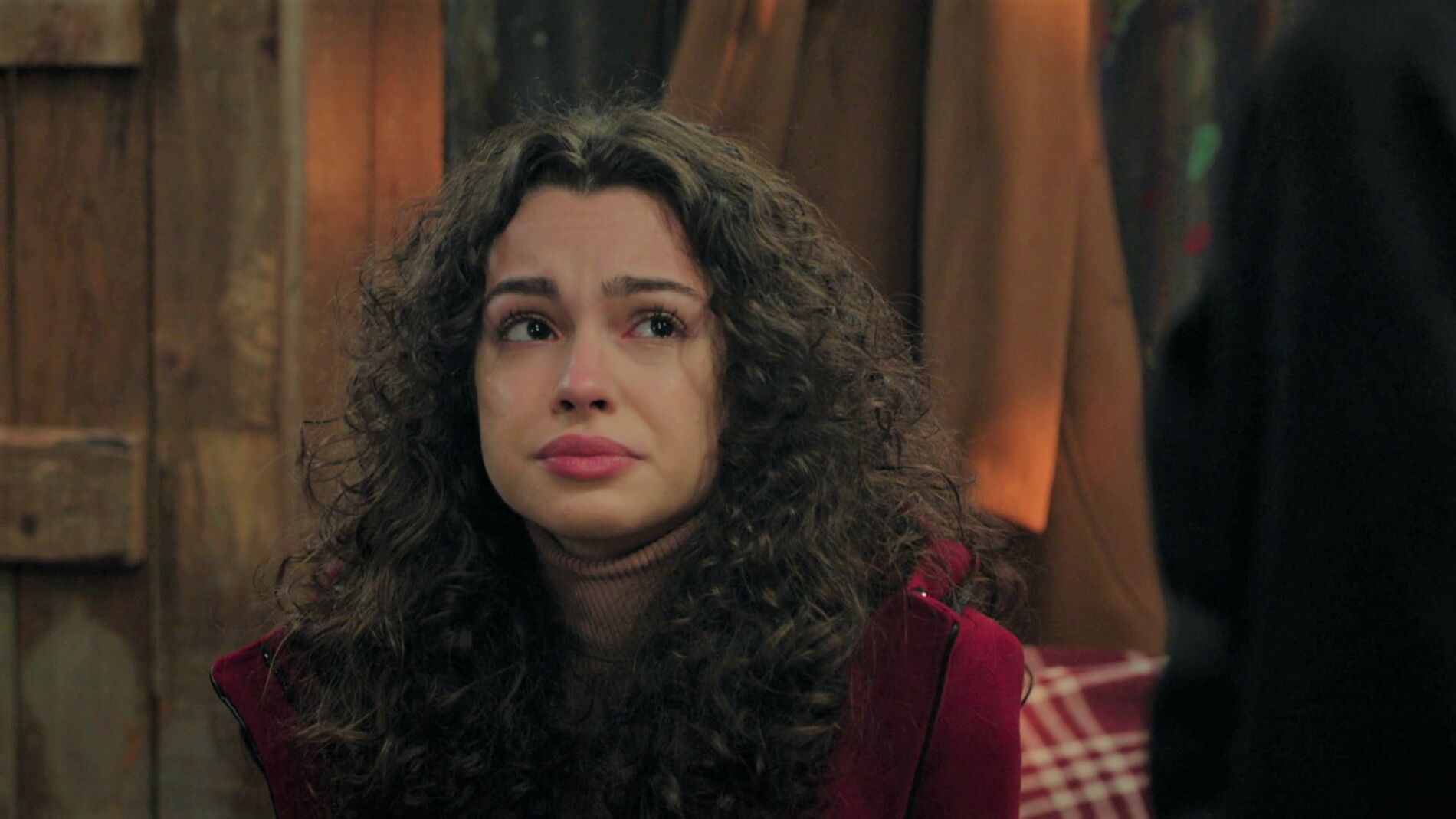 Esta noche en ‘Hermanos’: Asiye le confiesa a Sevgi que ha aceptado el ...