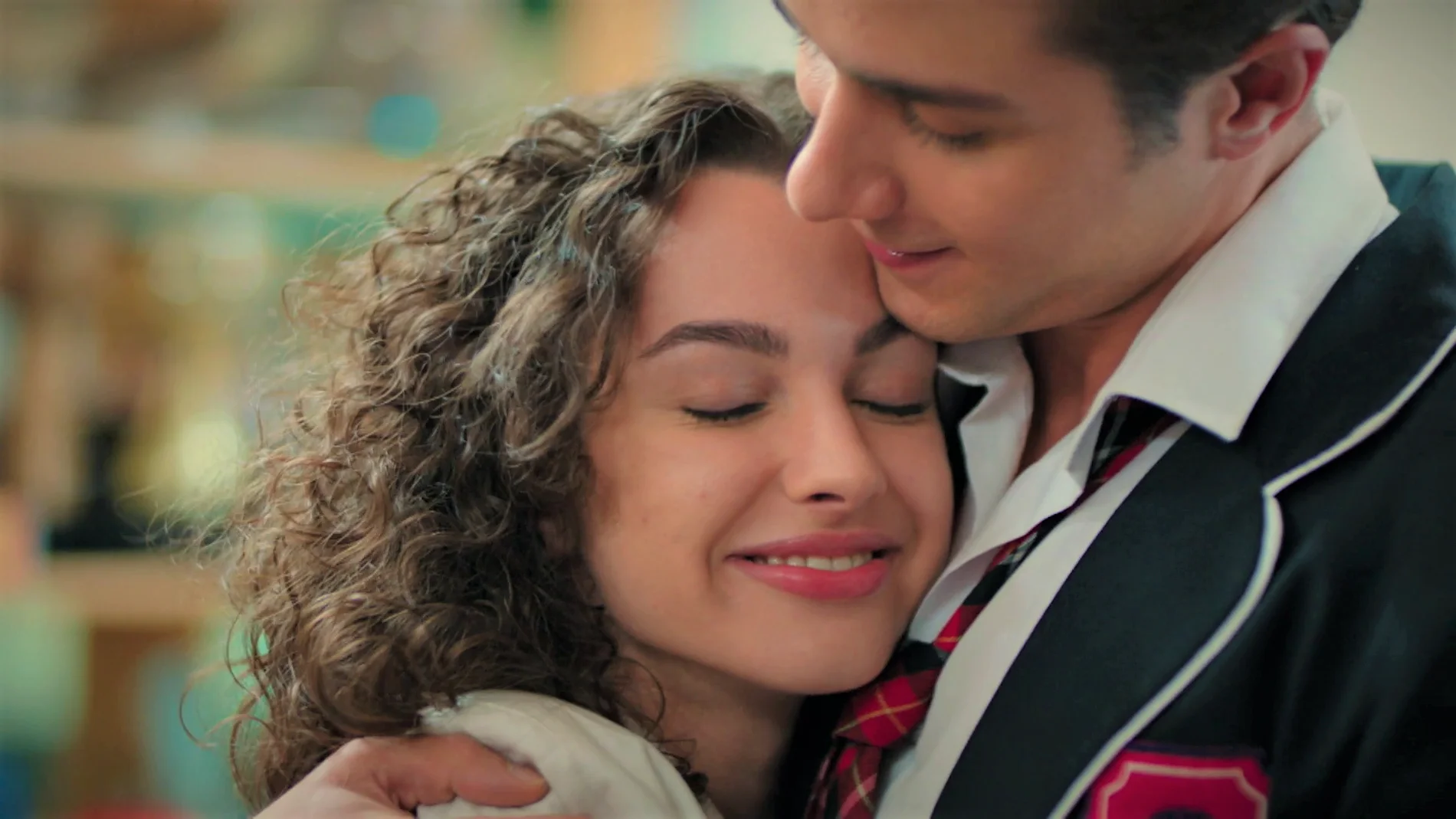 Asiye Sorprende A Doruk Con Un Romántico Regalo “tienes Que Perdonarme