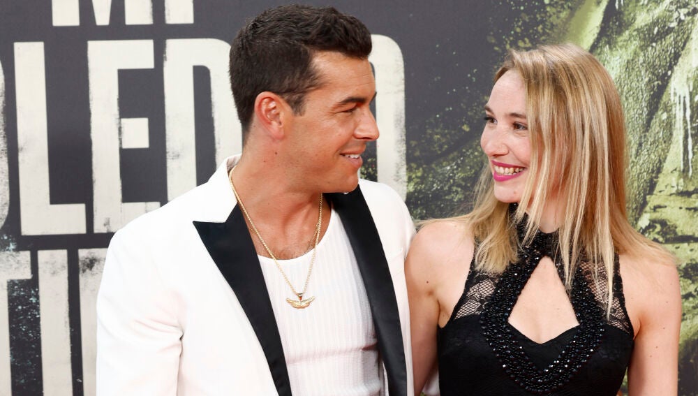 Mario Casas y Eiza González, pillados juntos y solos de viaje en Roma