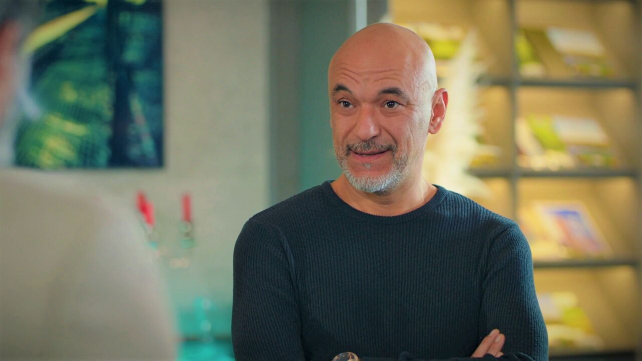 Ahmet despide a Akif al descubrir que es el responsable de la ...