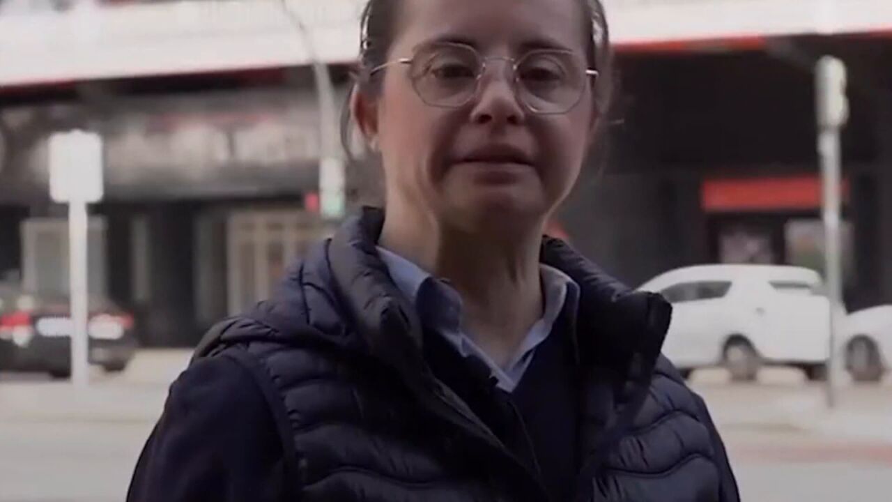 Mar Galcerán, primera diputada con síndrome de Down en las cortes ...