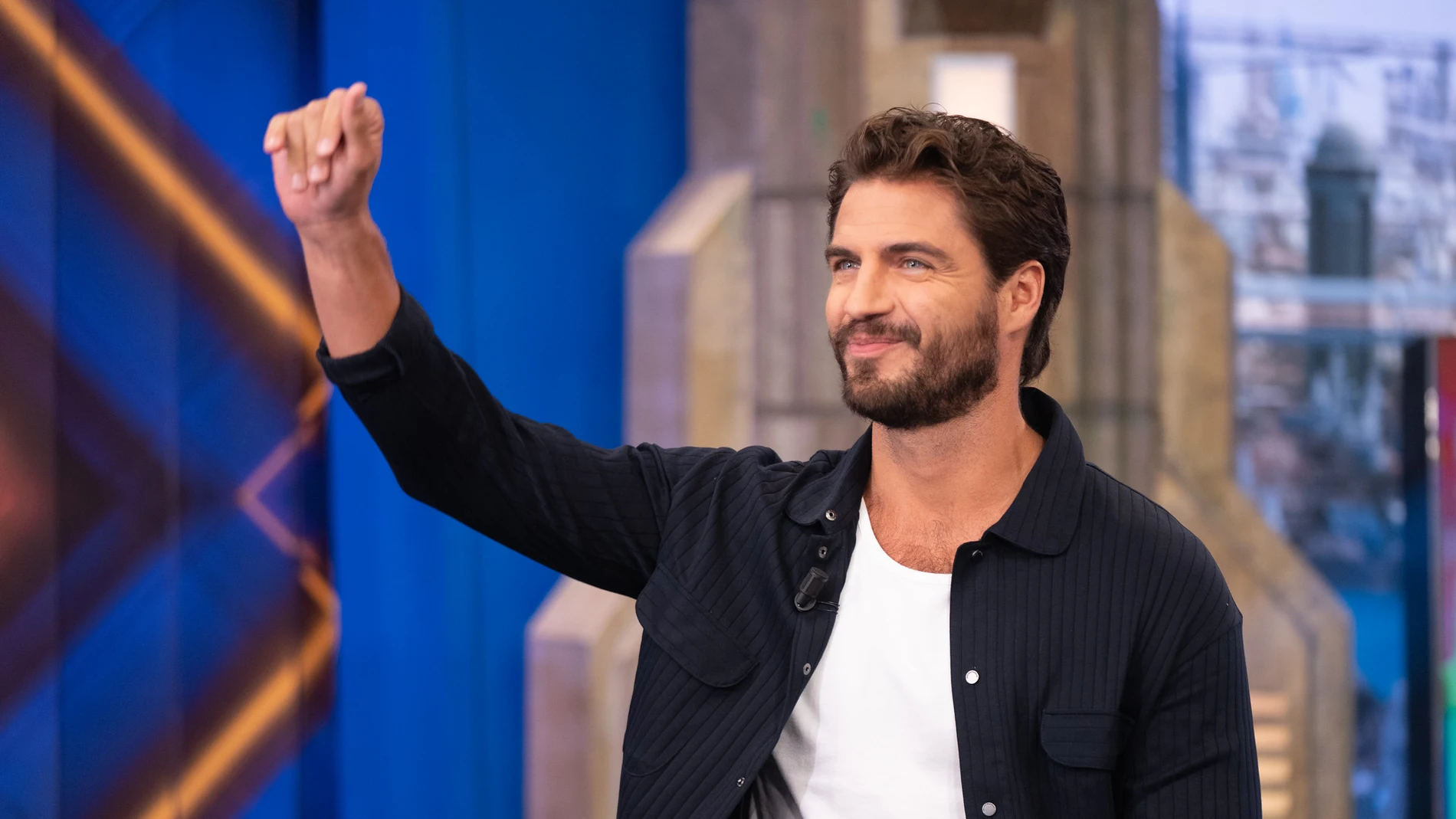 Revive La Entrevista Completa De Maxi Iglesias En El Hormiguero