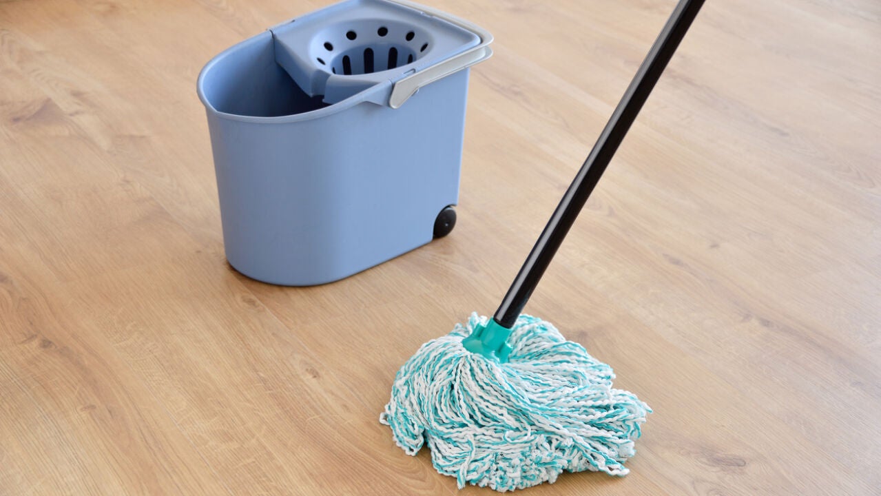 Truco casero para que la fregona huela bien