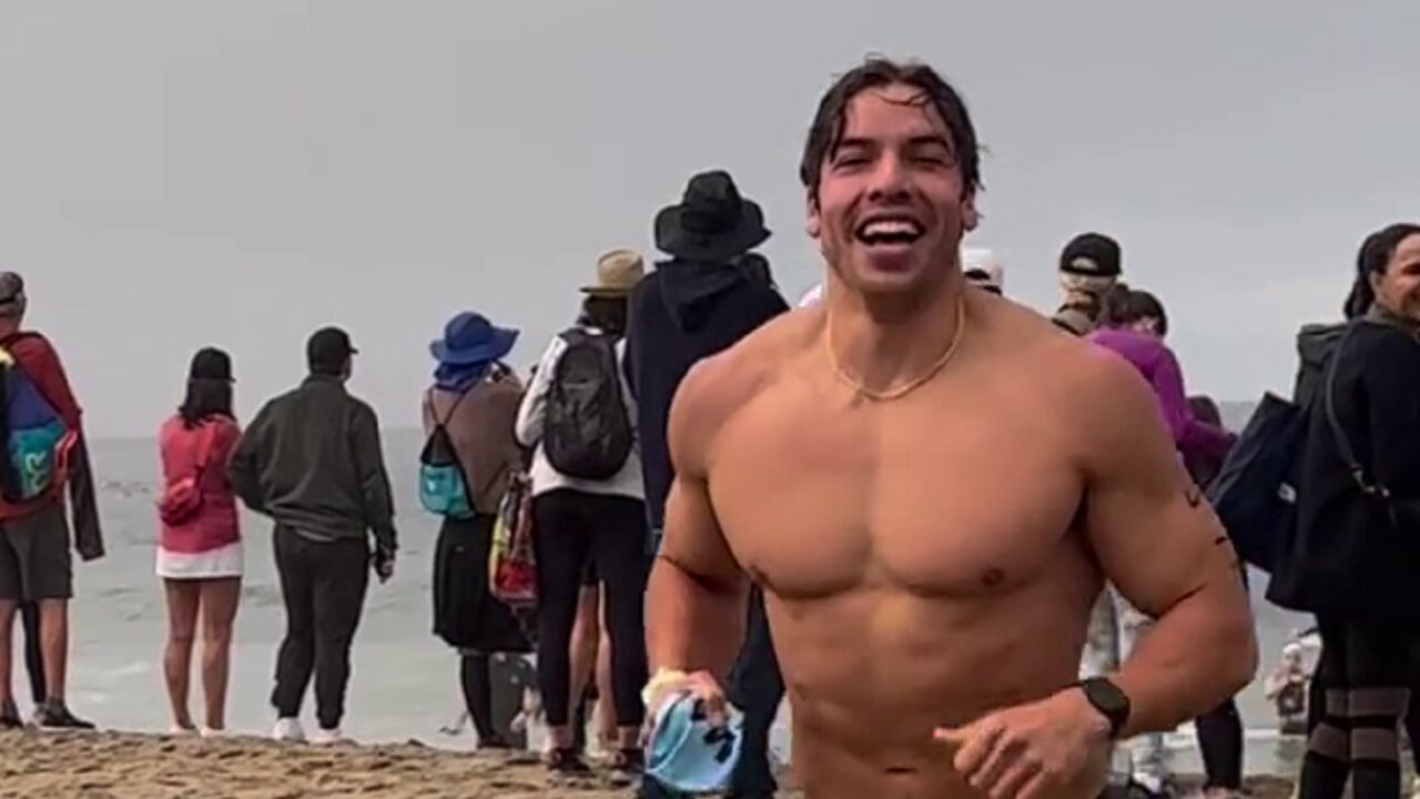 El impactante vídeo del hijo de Arnold Schwarzenegger, Joseph Baena, que parece su padre hace 40 ...