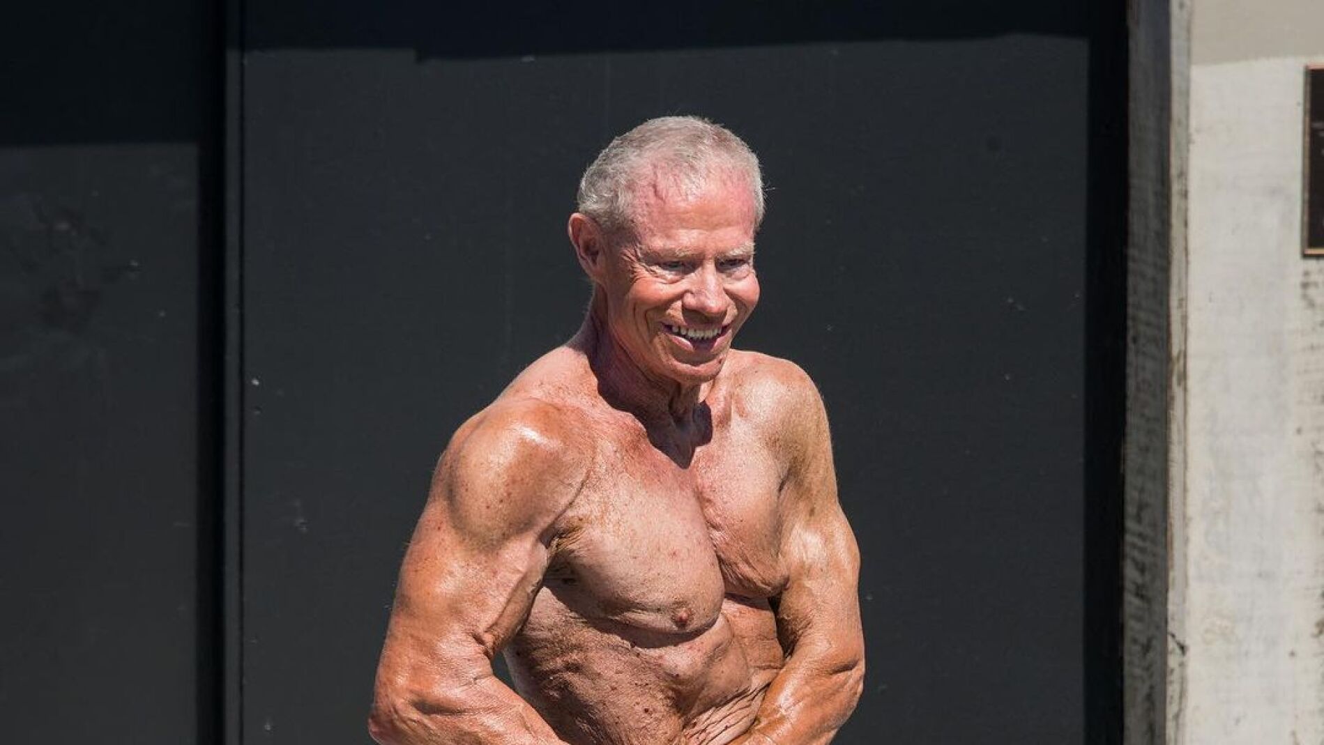 El culturista más longevo sigue ganando a los 90 años