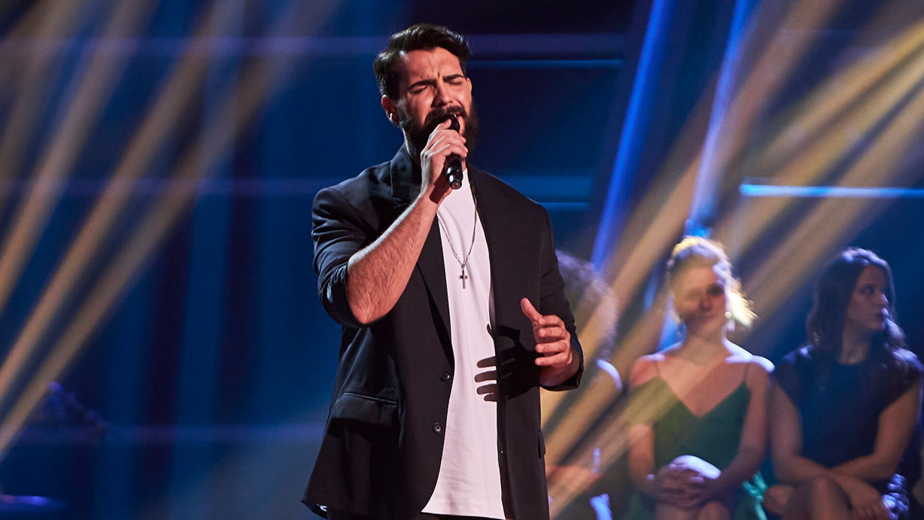 Alejandro enternece el corazón con Que siempre sea verano de Pablo Alborán