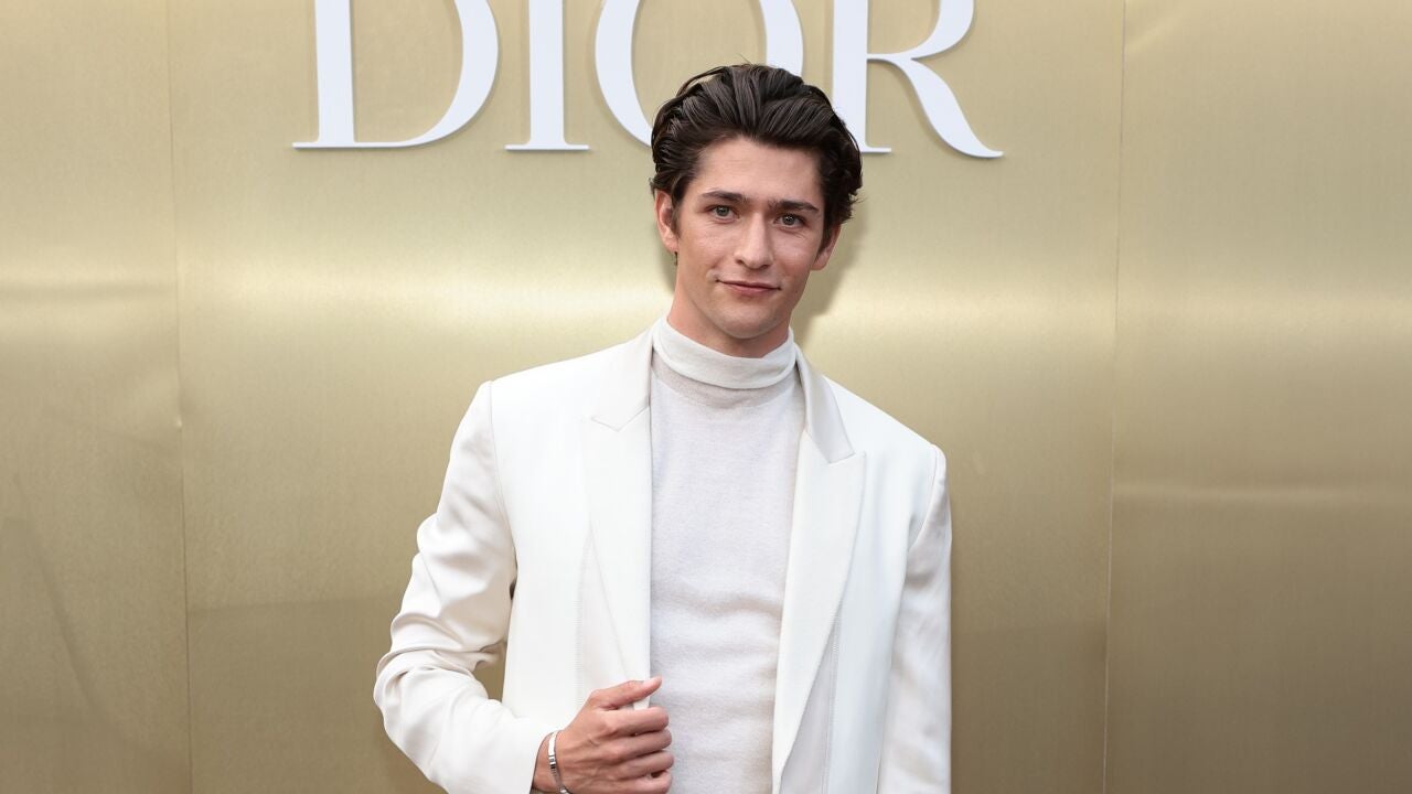 El actor de Netflix Barton Cowperthwaite comparte que le tienen que ...