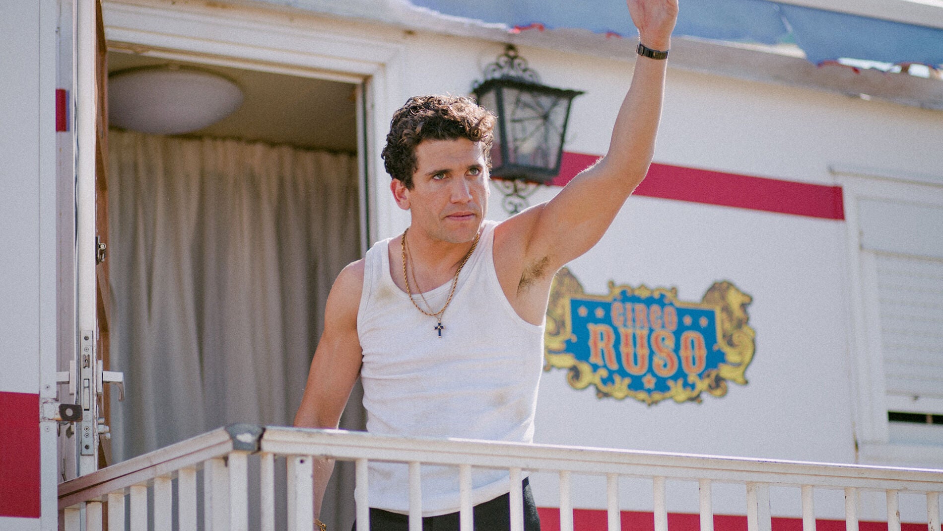 Jaime Lorente: "Hemos intentado marcar muy bien las etapas por las que ...