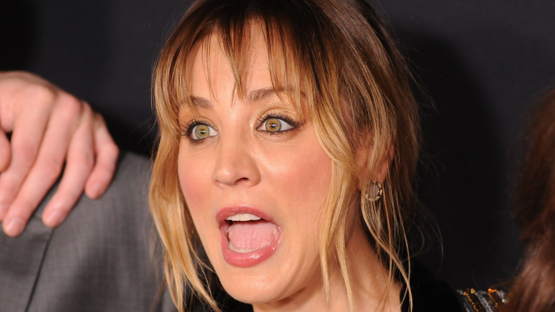La cara de emoción de Kaley Cuoco cuando su hija de 8 meses dice mamá ...