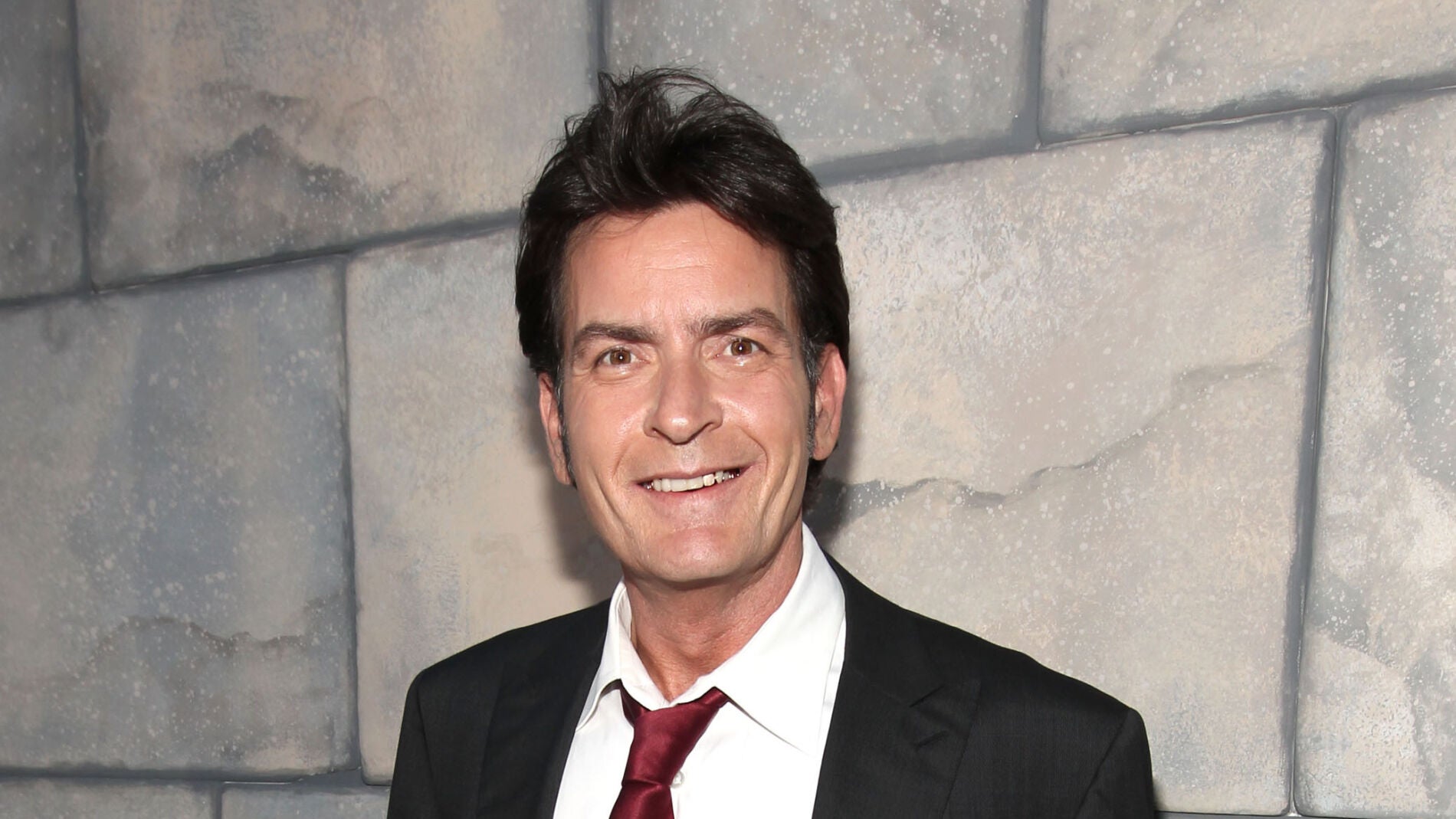 Charlie Sheen asegura que es el único que se ocupa de sus gemelos y que ...