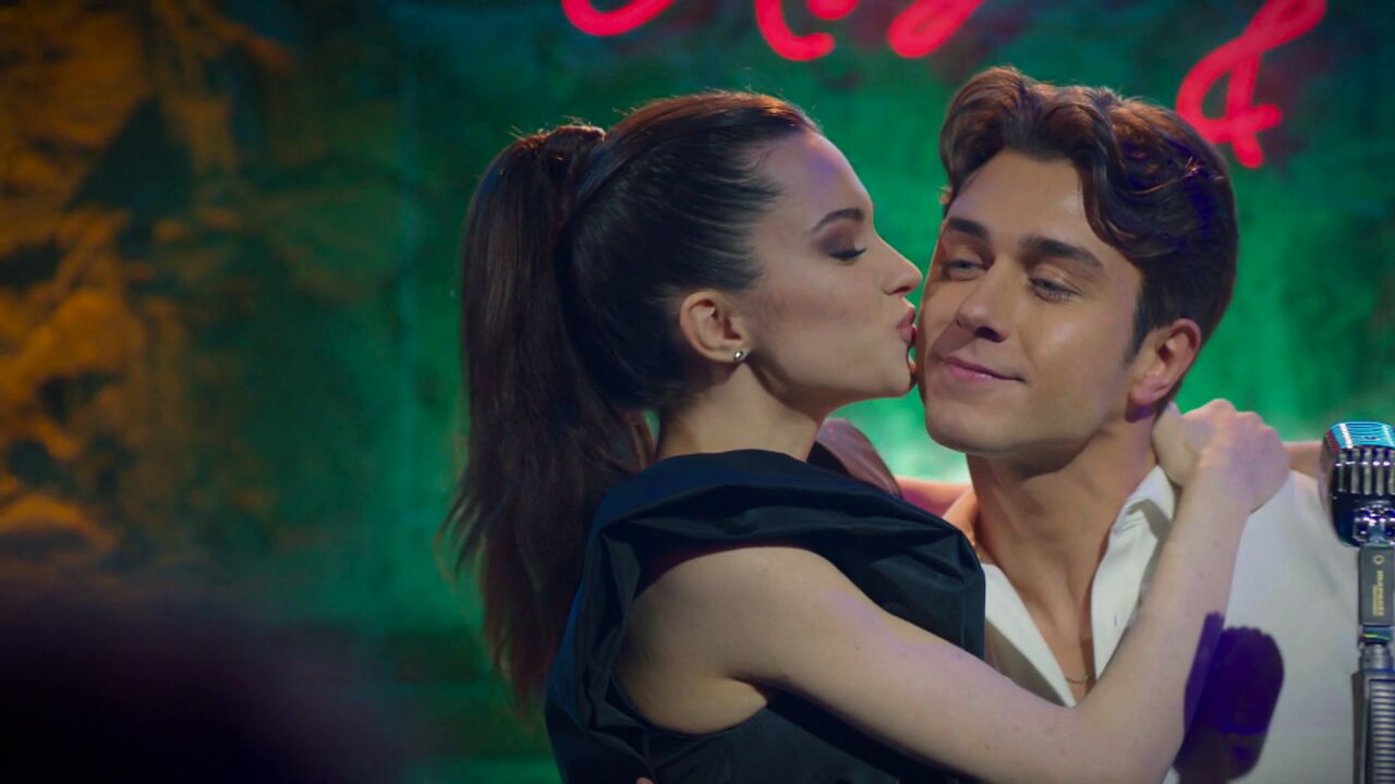 Doruk le cuenta a Asiye cómo será su vida de ensueño en el futuro ...