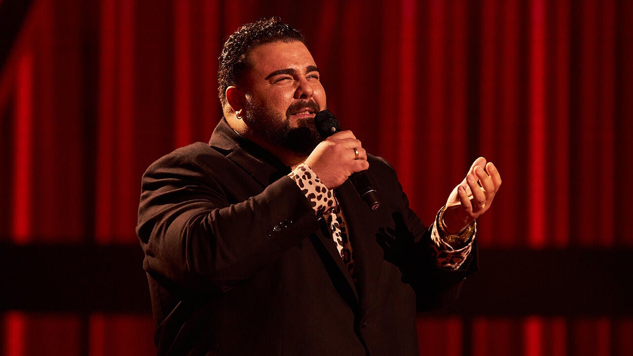 La elegancia de El Bomba con Si a veces hablo de ti conquista a Malú ...