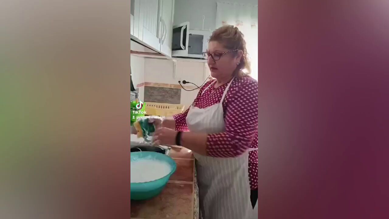 Victoria y Manuel, el matrimonio de Granada que arrasa en TikTok con sus vídeos cotidianos