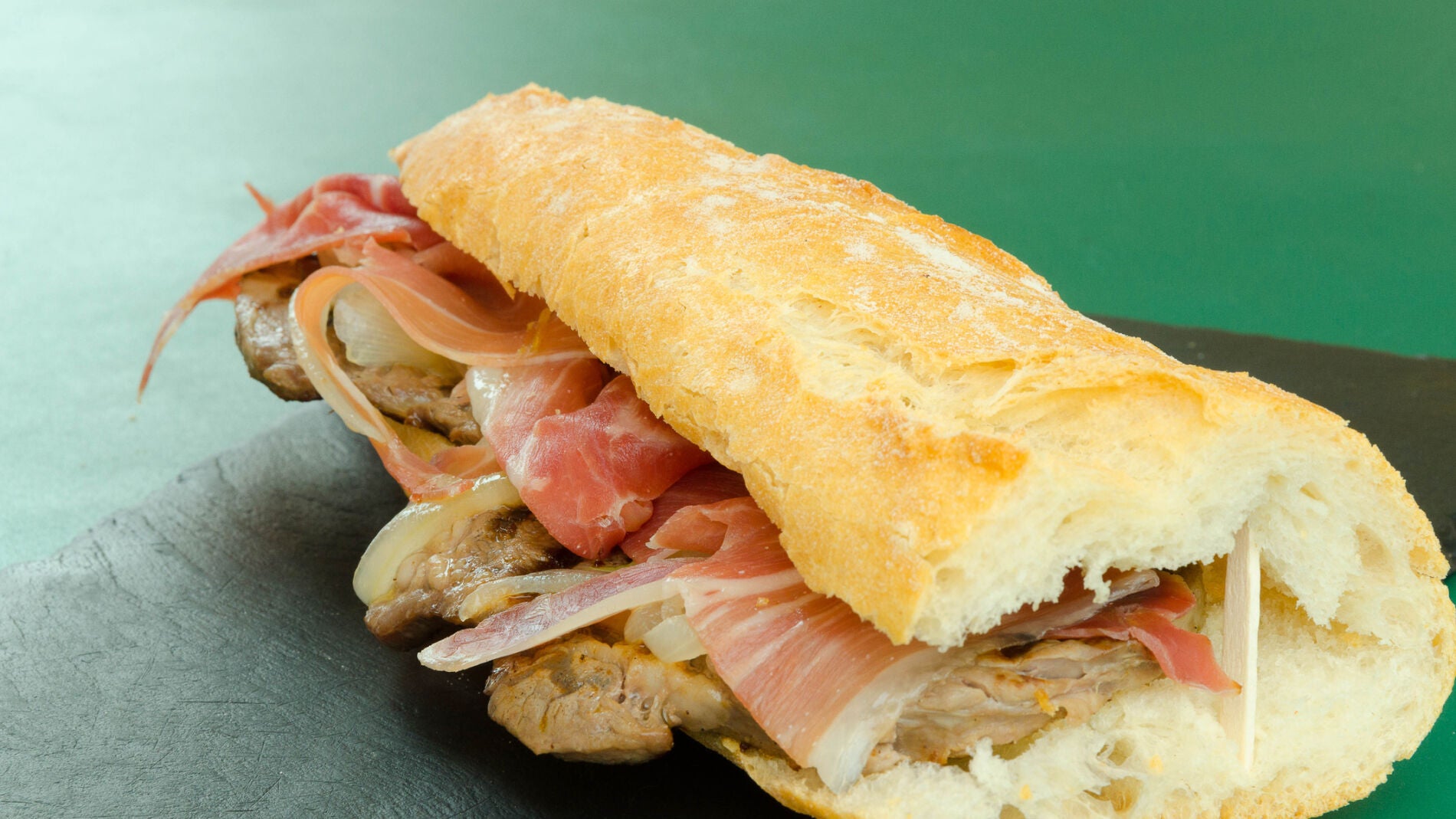 Cómo hacer el bocadillo de brascada típico de Valencia