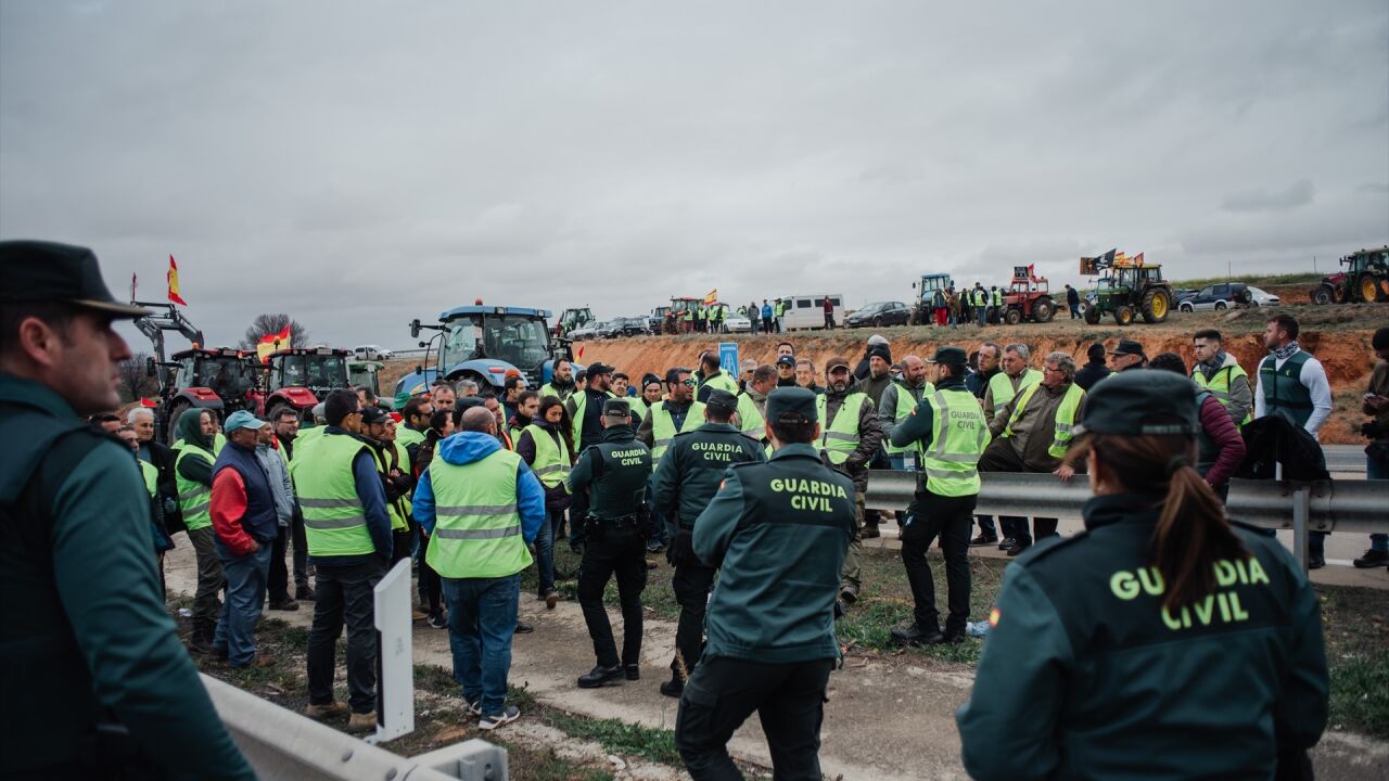 ¿Quiénes convocan las protestas de los agricultores y cómo se organizan ...