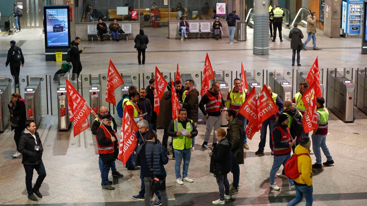 Huelga de Renfe, en directo: última hora de los servicios mínimos y ...