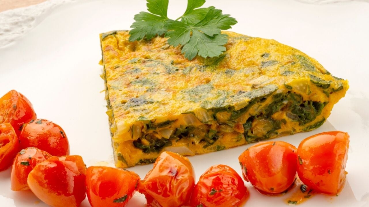 Receta de tortilla de acelgas, de Arguiñano: fácil, rápida y exquisita