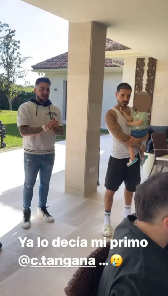 Así es la impresionante casa de Omar Montes: Un enorme jardín lleno de ...