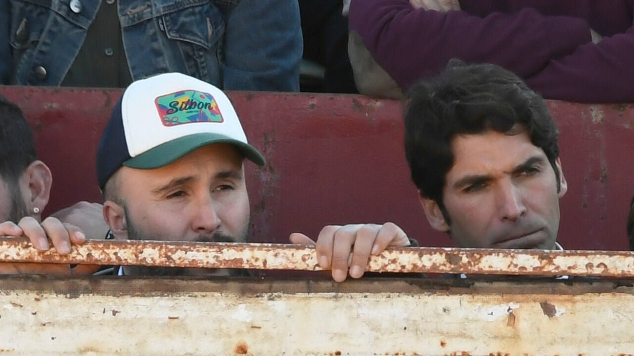 Cayetano Rivera bromea con un grafiti que se ha encontrado de su ...