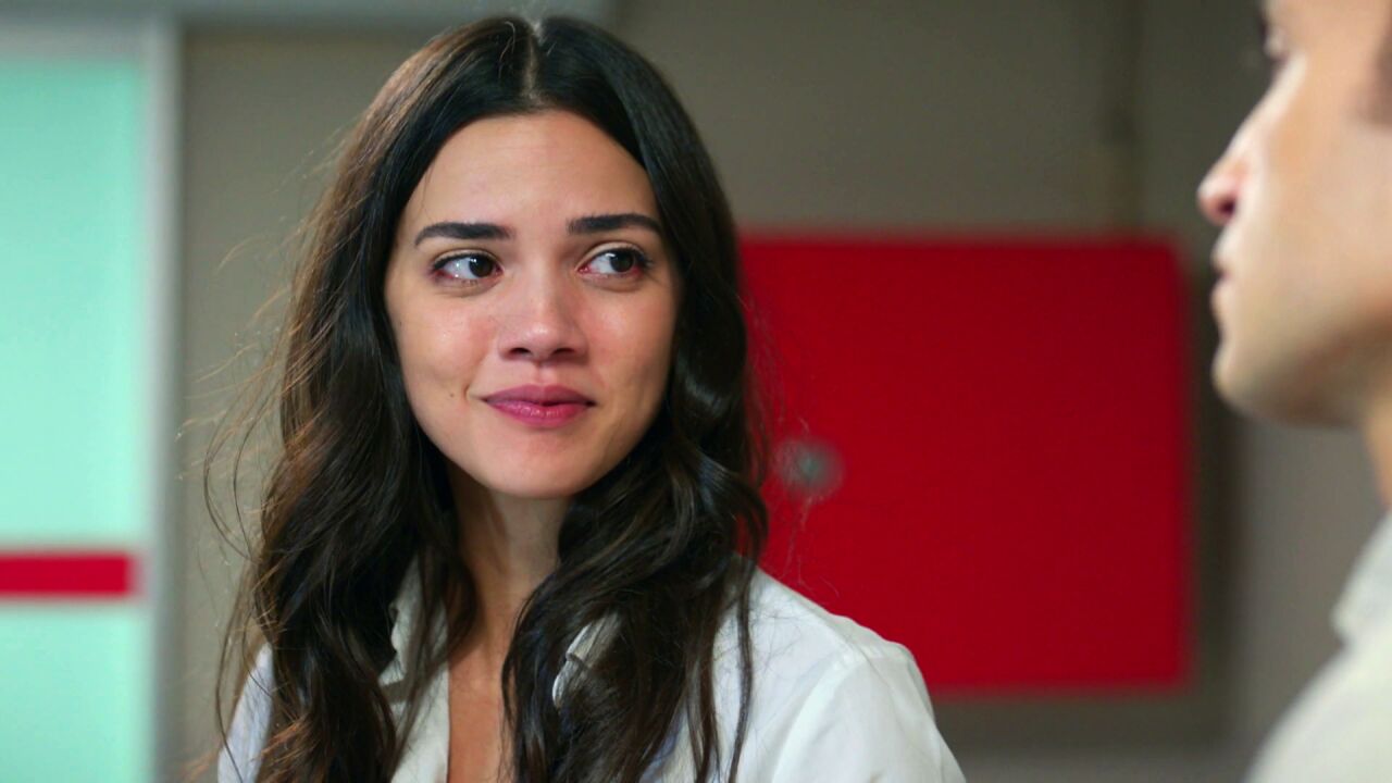 Yasmin recibe la mejor de las noticias mientras Tolga no se separa de ...