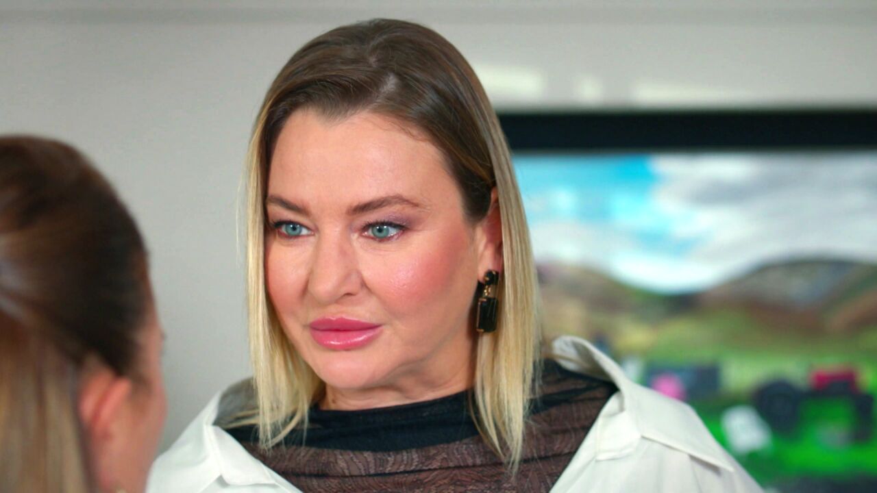 La mujer de Sado amenaza a Şevval, pero ella le planta cara, ¿su secreto estará a salvo?