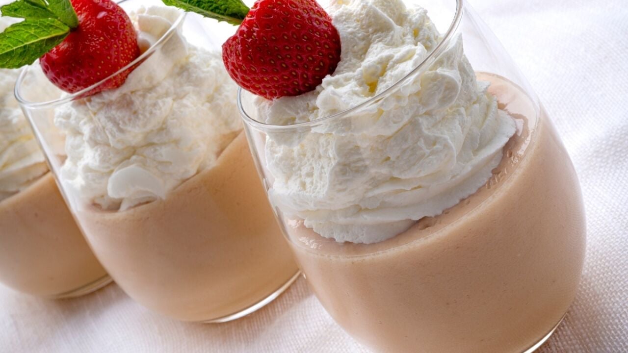 Receta de natillas de fresa con nata, el postre que Arguiñano dedica a ...