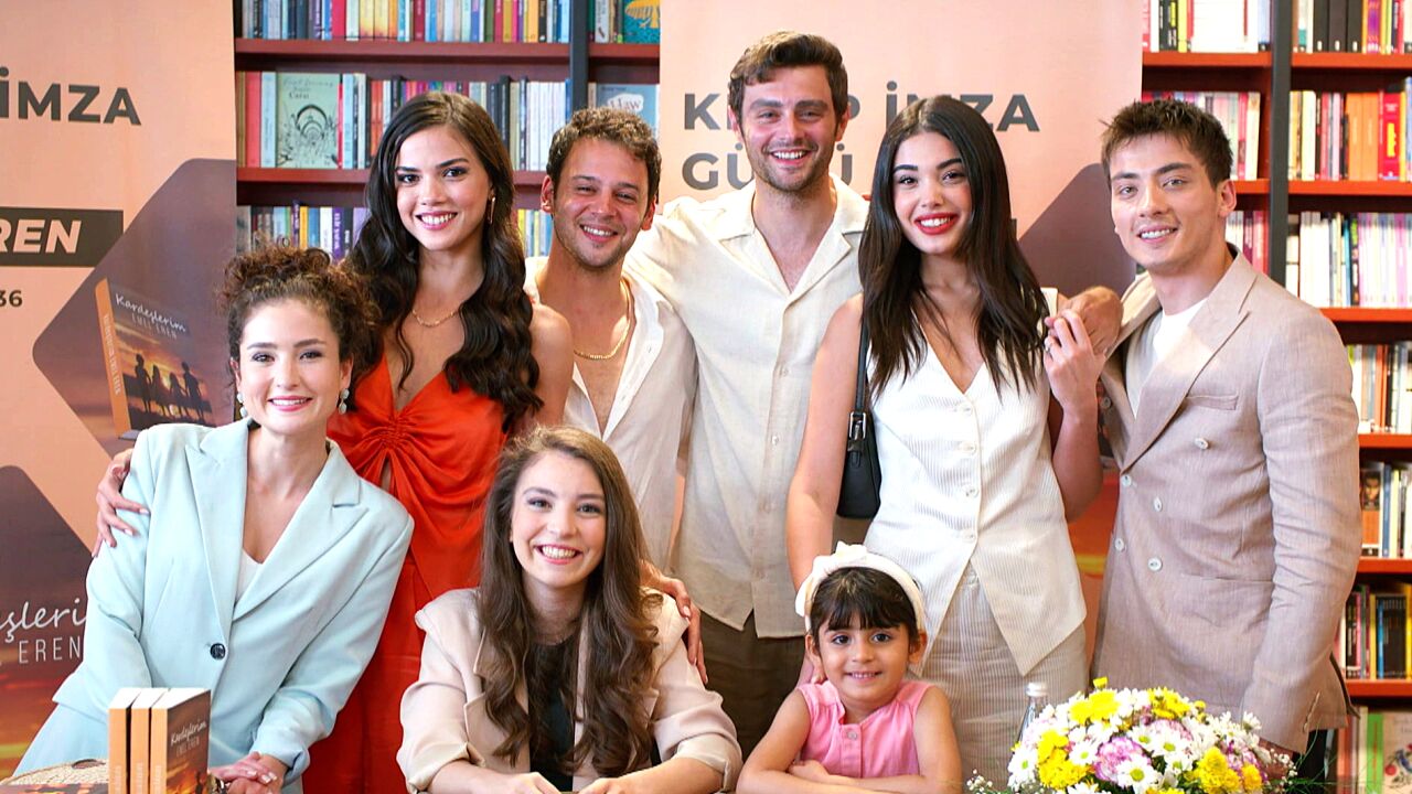 Los Eren se reúnen para apoyar a Emel en la presentación de Hermanos ...