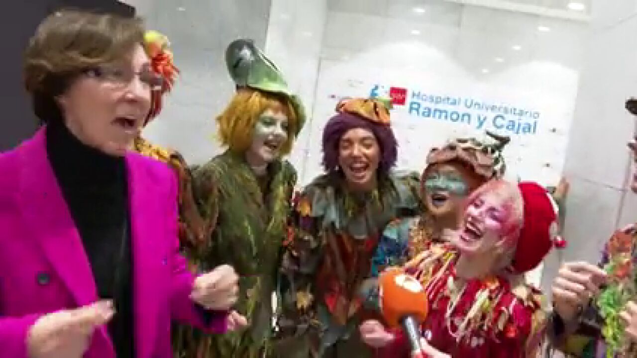 El Teatro Circo Price lleva la magia de la Navidad al Hospital Ramón y ...