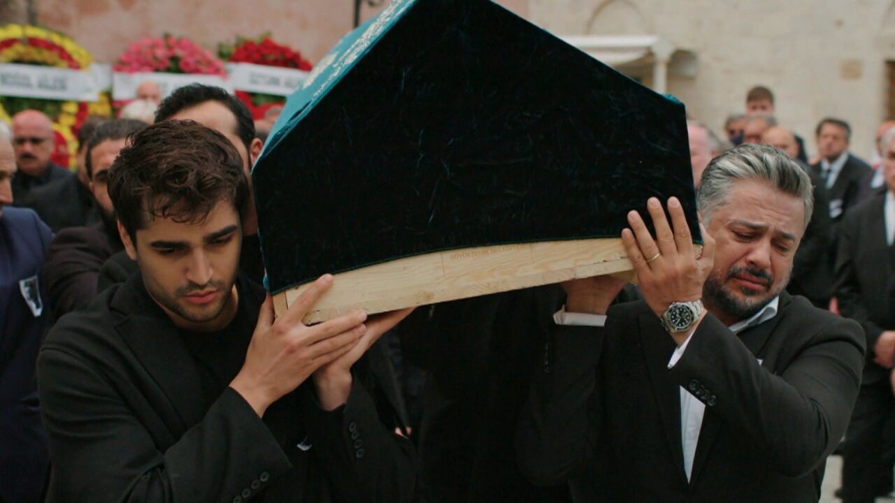 El funeral de Fuat destroza a los Korhan: el adiós más doloroso, esta ...