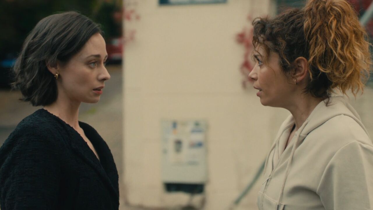 Amanda le confiesa a Daniela que el segundo móvil de Jaime lo tenía César