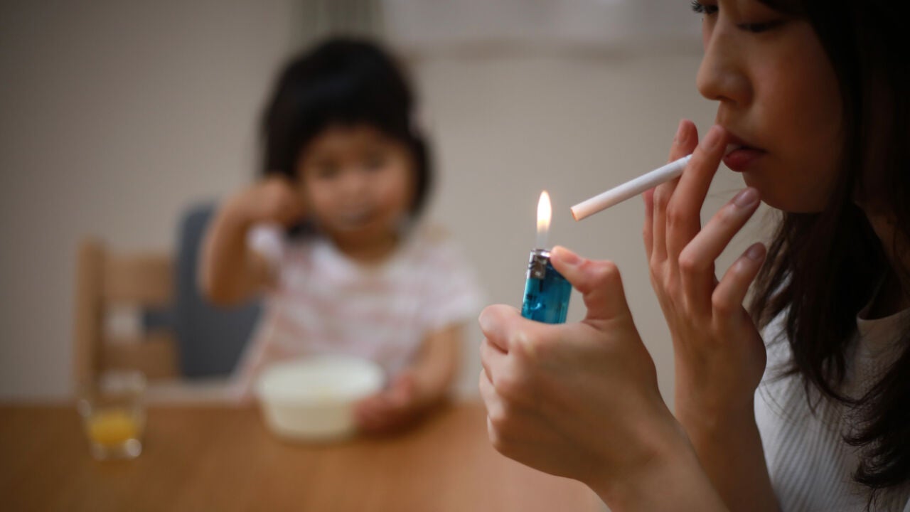 Fumadores pasivos, ¿qué consecuencias para la salud tiene fumar delante ...