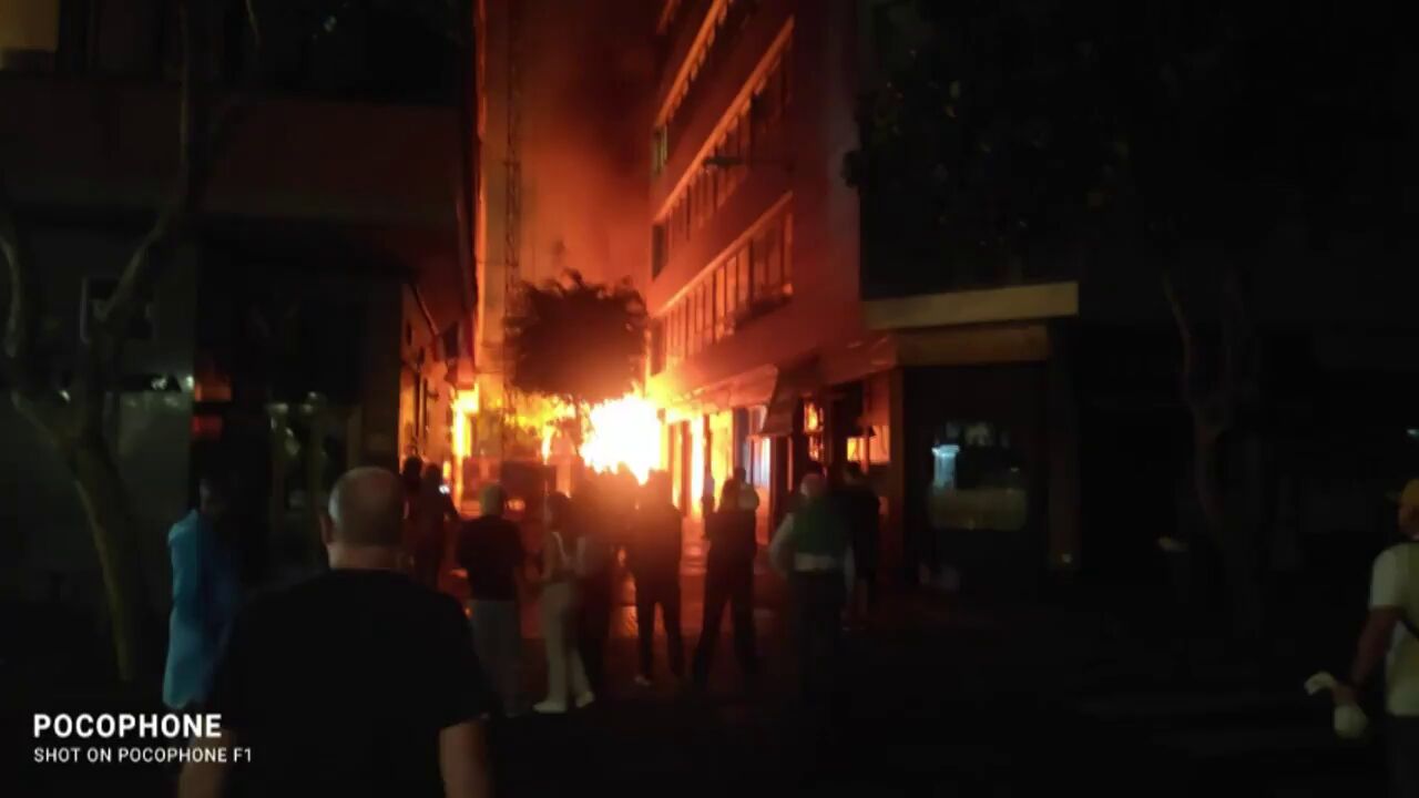 Un incendio en Las Palmas de Gran Canaria deja 12 afectados, entre ...