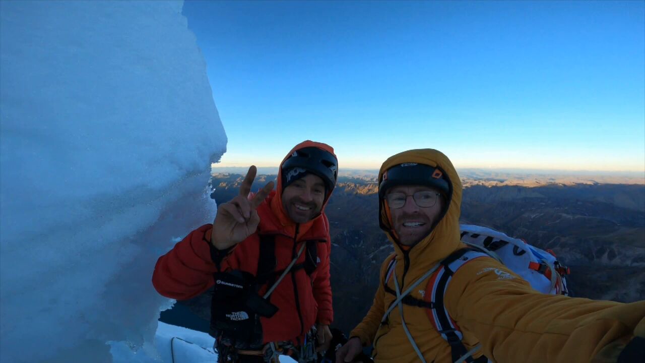 Los hermanos Pou abren la vía 'Kuntur' en el Jurau A, una imponente ...
