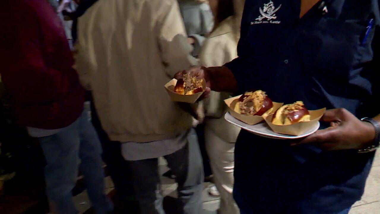 'Tapapiés' llena de sabor las calles de Lavapiés con tapas del mundo