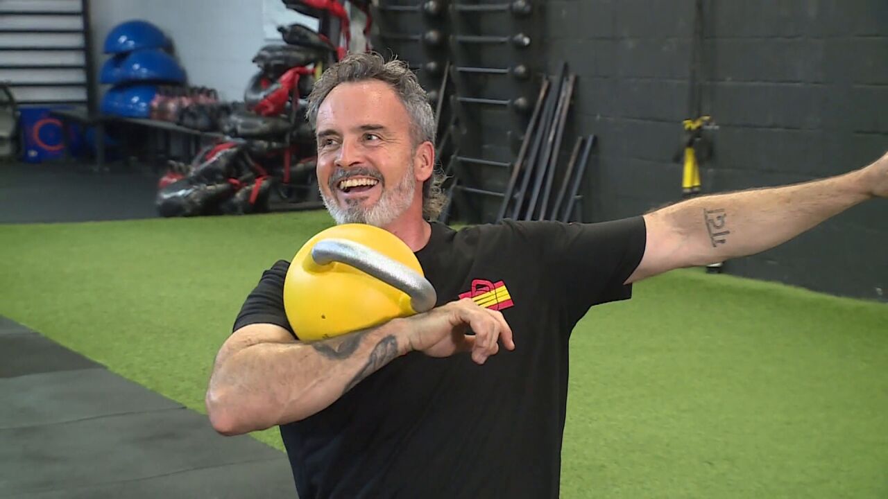 Carlos Andrade, el rey mundial de las pesas voladoras