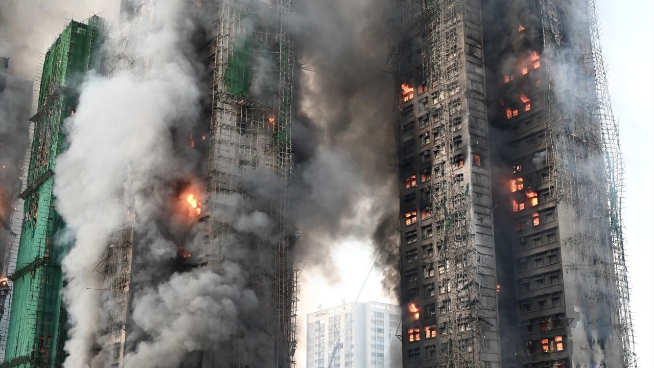 Los andamios de bambú, responsables de propagar el terrible incendio en ...
