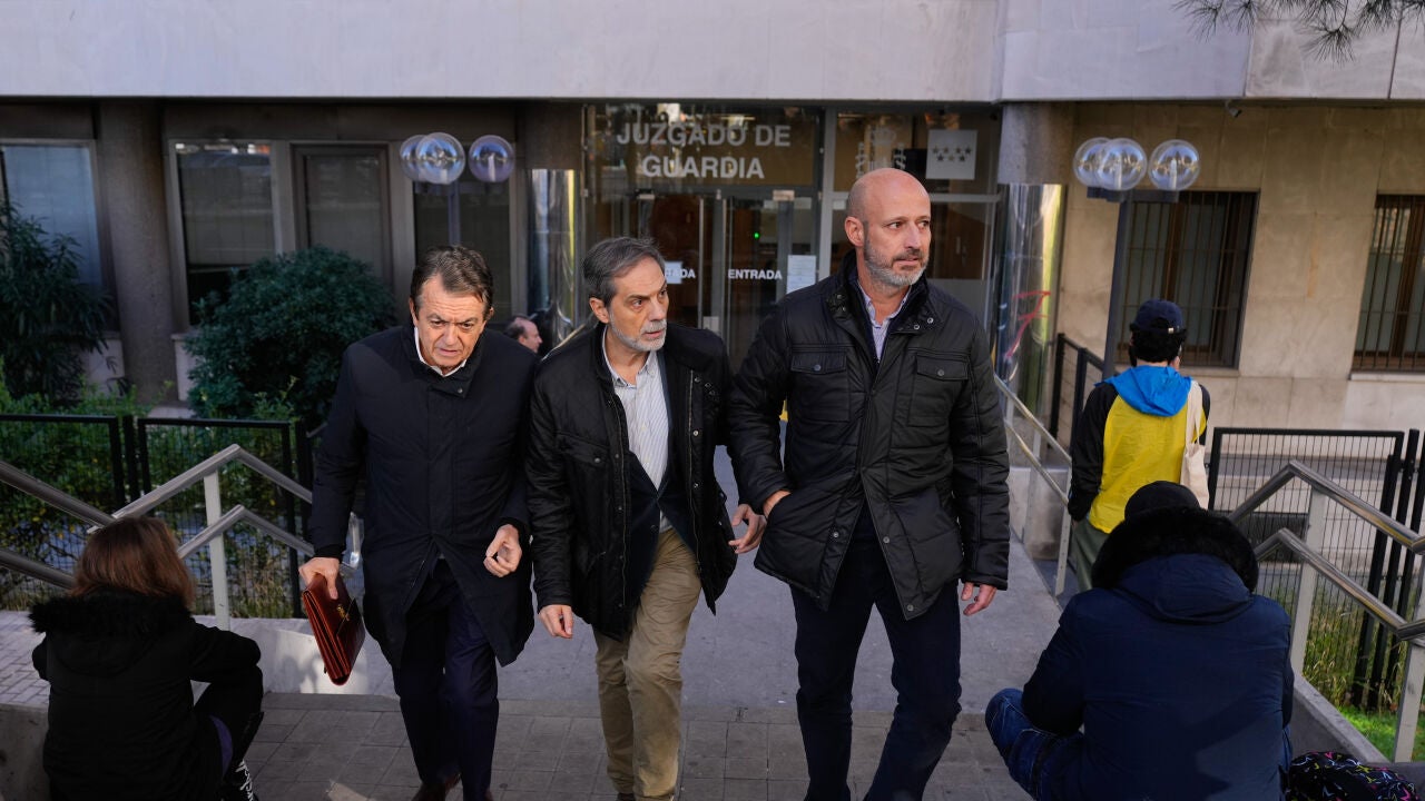 El juez deja en libertad provisional a los tres detenidos por el caso ...