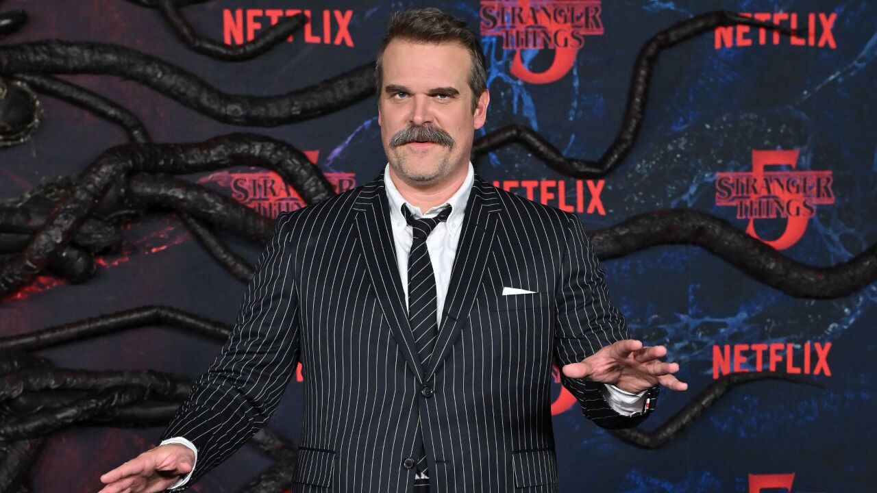 David Harbour se encuentra en "psicoterapia intensiva" tras sus ...
