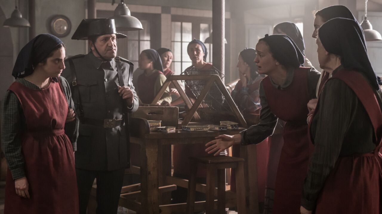 Esther golpea al marido de María… ¡y la Guardia Civil la detiene!