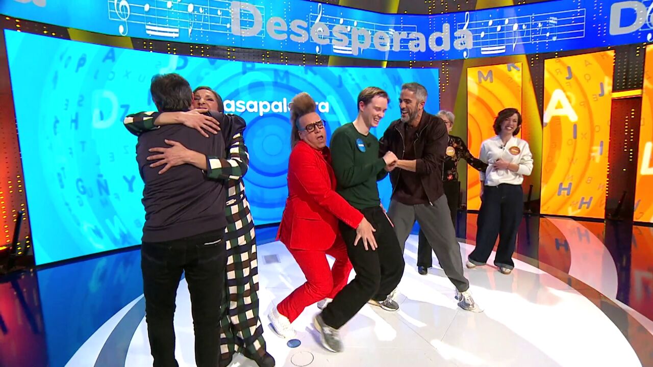 Manu y Rosa bailando juntos en Pasapalabra: Torito consigue una imagen ...