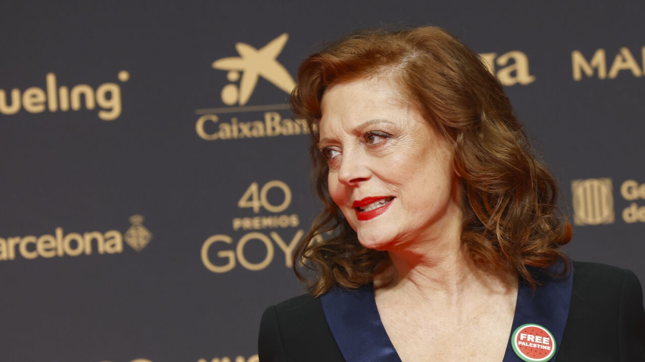 Susan Sarandon Con Un Original Vestido Esmoquin De Armani Con Escote