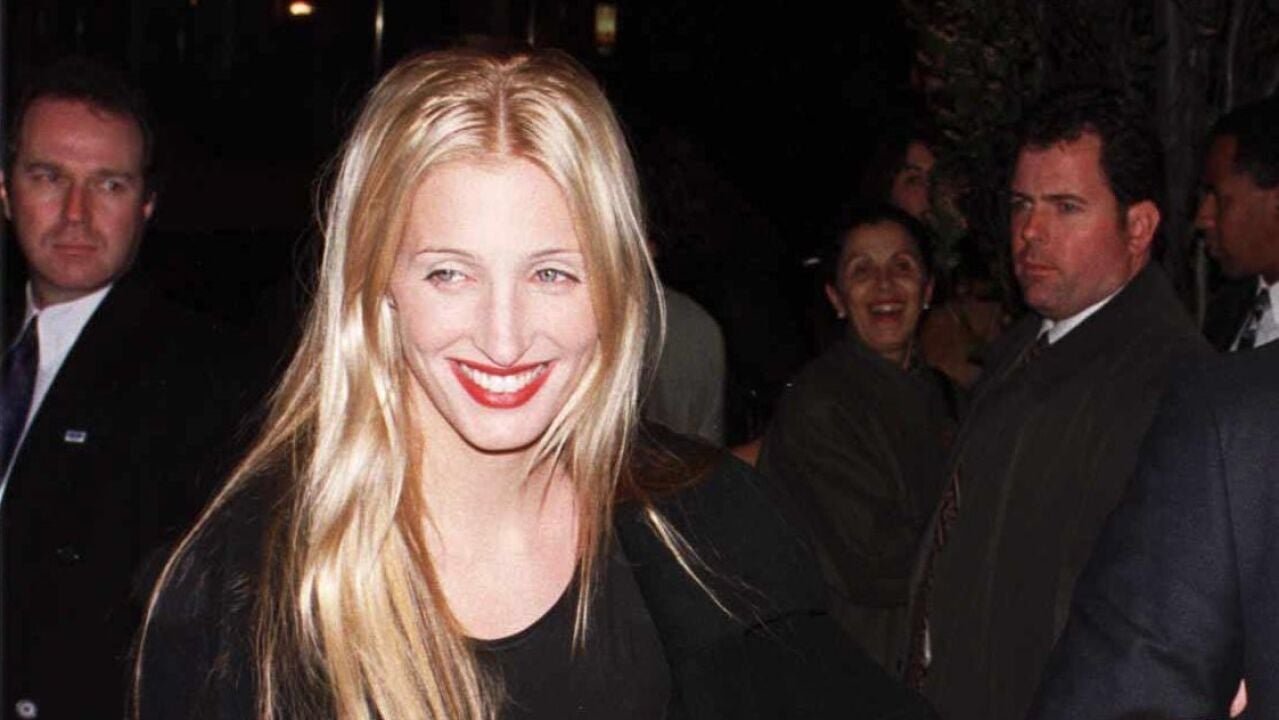 El efecto Carolyn Bessette: por qué su estilo vuelve a obsesionar a la moda