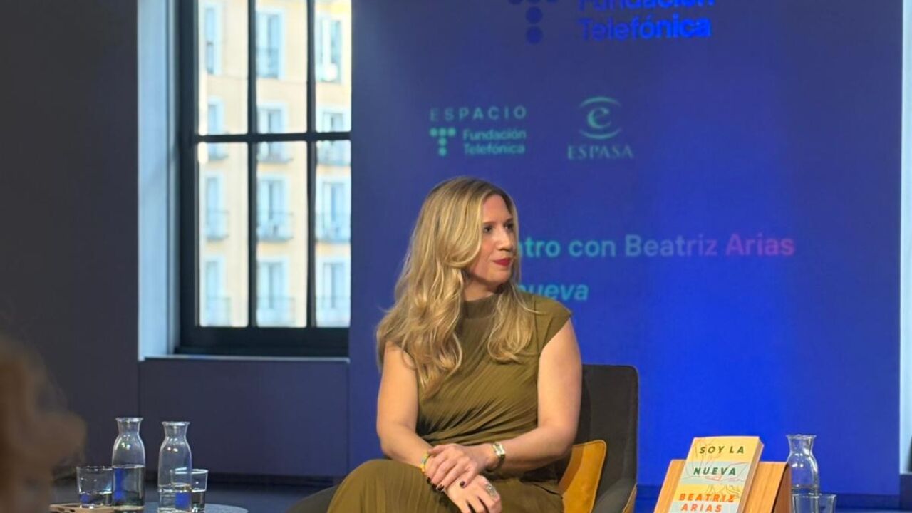 Beatriz Arias presenta 'Soy la nueva', una novela sobre "el miedo a ...